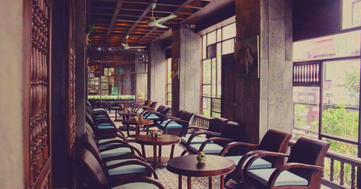 Cô Ba Sài Gòn cafe, không gian sân thượng với view quận 1